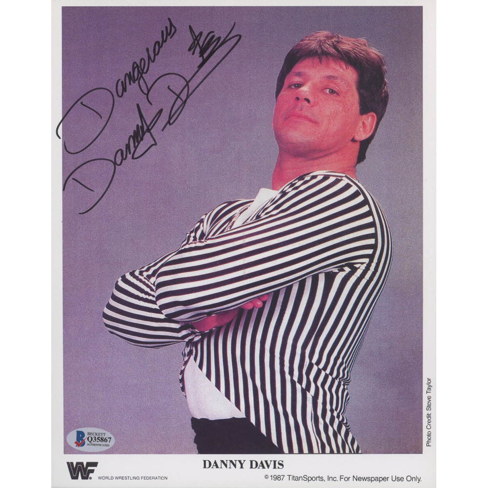 "Dangerous" Danny Davis Signed 8x10 Photo (Beckett) | Pristine Auction