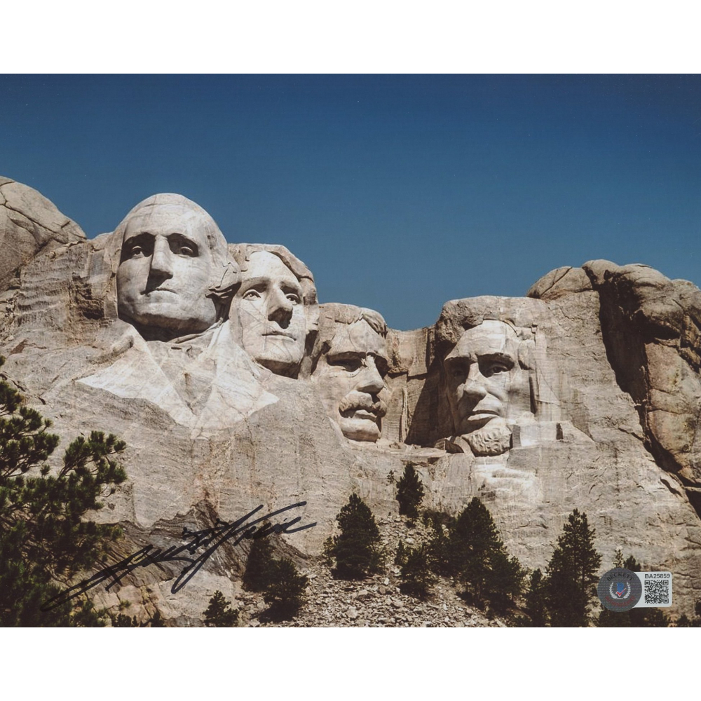 Kristi Noem Signed 8x10 Photo (Beckett) | Pristine Auction