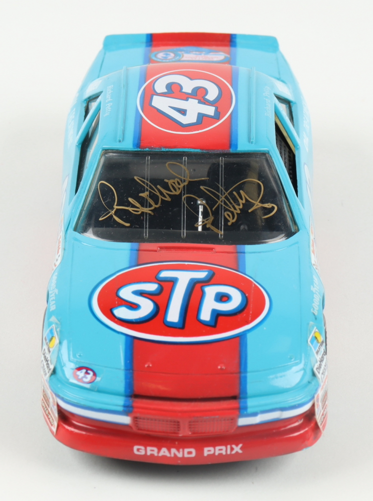 Richard Petty Signed #43 STP 1992 Pontiac Grand Prix 1:24 Diecast Car ...