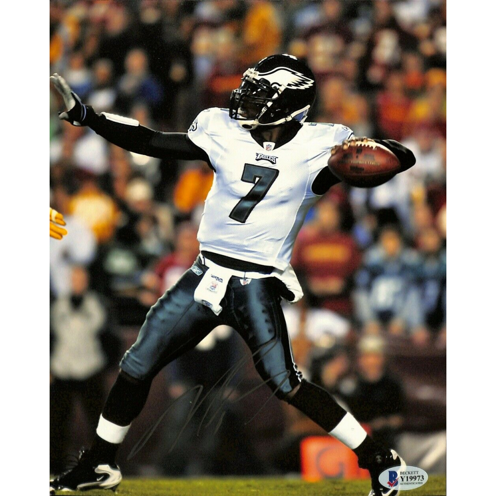 Michael Vick Signed Eagles 8x10 Photo (Beckett) | Pristine Auction