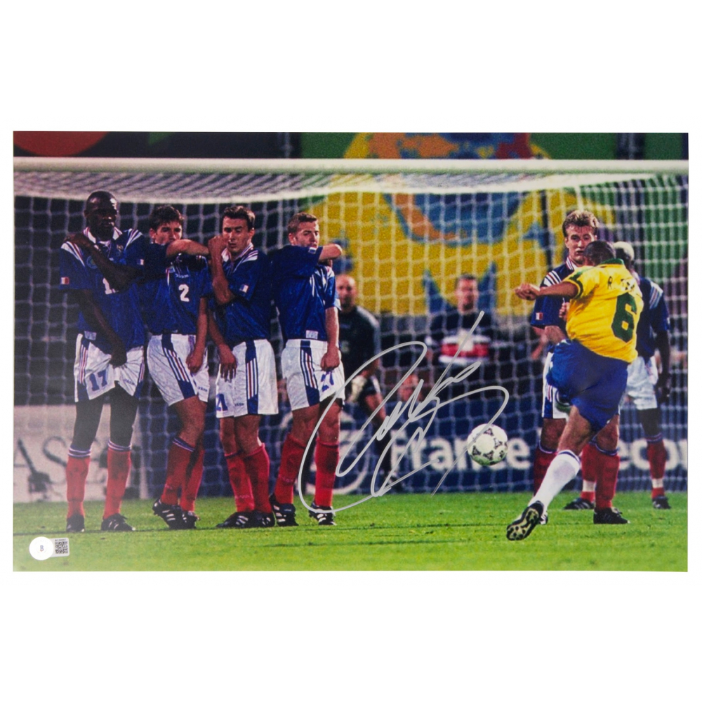 Roberto Carlos Signed Team Brazil 6.75x11.75 Photo (Beckett) | Pristine ...
