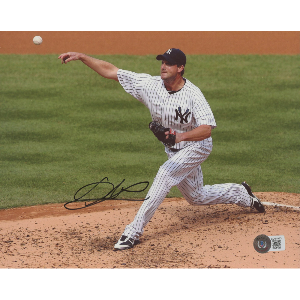 Derek Lowe Signed Yankees 8x10 Photo (Beckett) | Pristine Auction