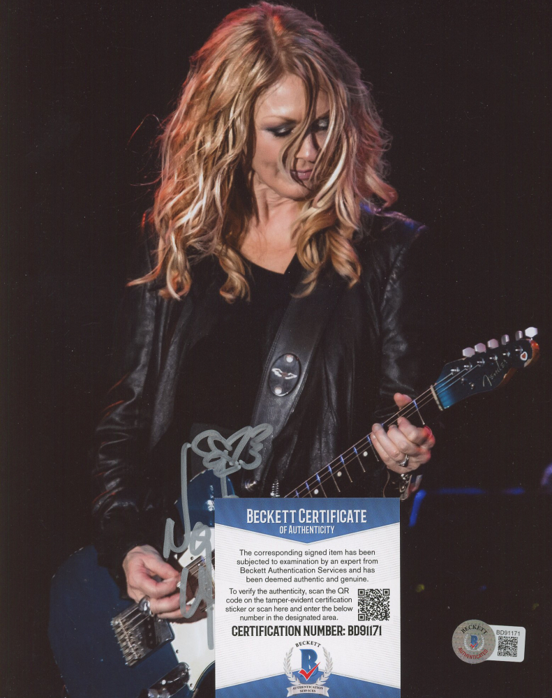 Nancy Wilson Signed 8x10 Photo (Beckett) | Pristine Auction