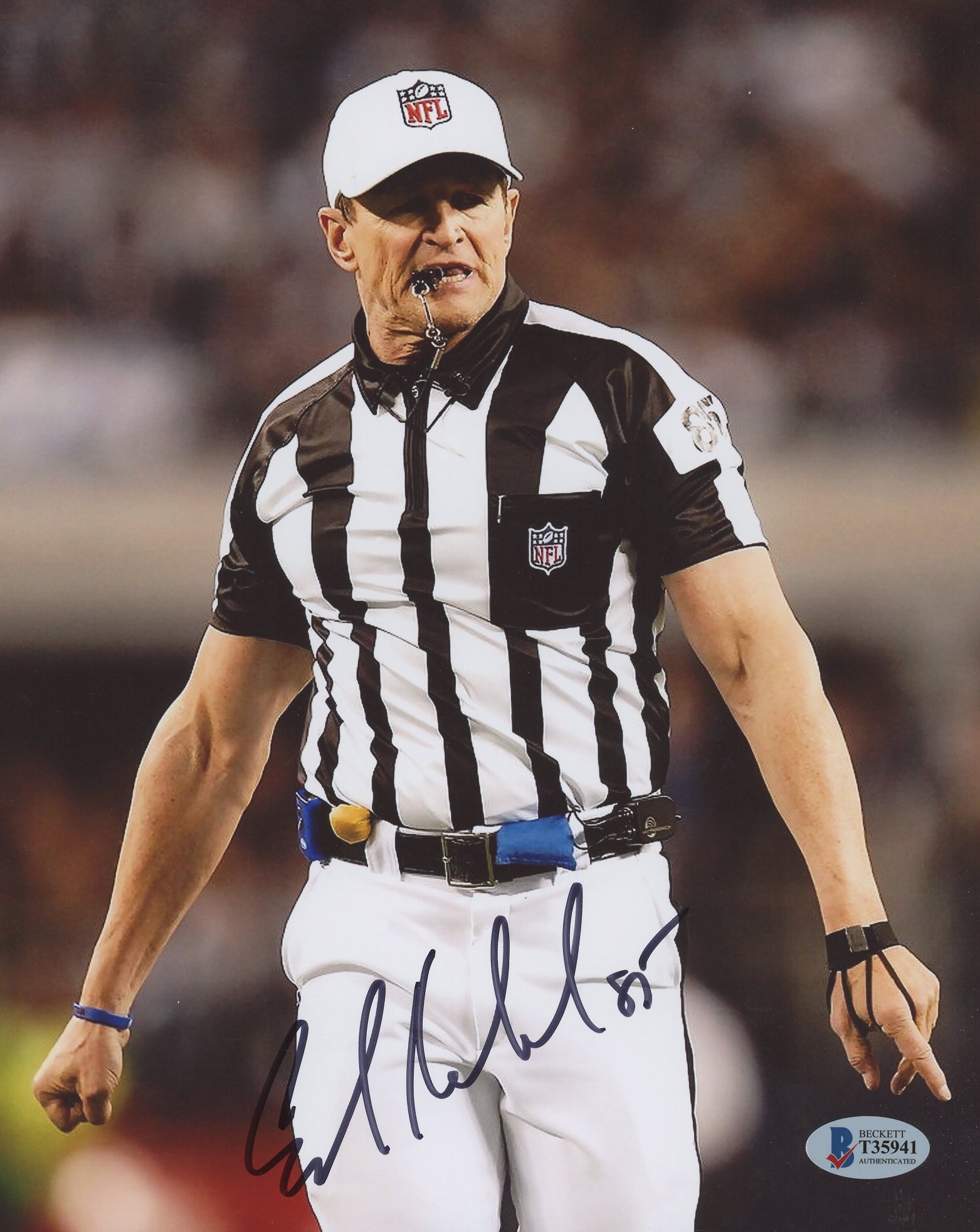 Ed Hochuli Signed 8x10 Photo (Beckett) | Pristine Auction