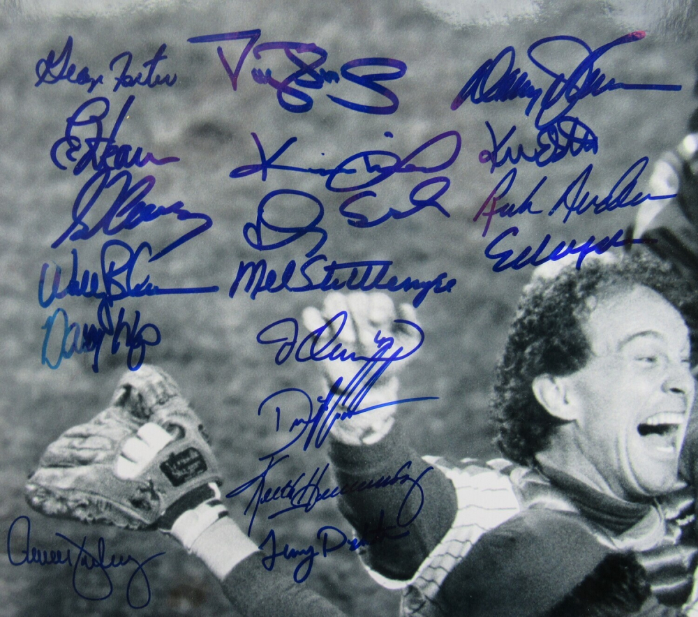 1986 Mets 16x20 Photo Team-Signed by (35) with George Foster, Ed Hearn ...