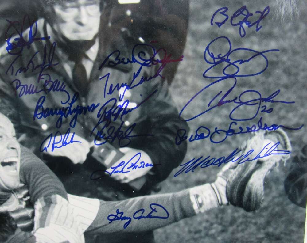 1986 Mets 16x20 Photo Team-Signed by (35) with George Foster, Ed Hearn ...