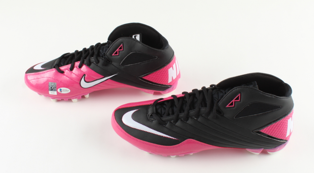 Russell Wilson Signed Pair of Nike Football Cleats (Beckett & Wilson ...