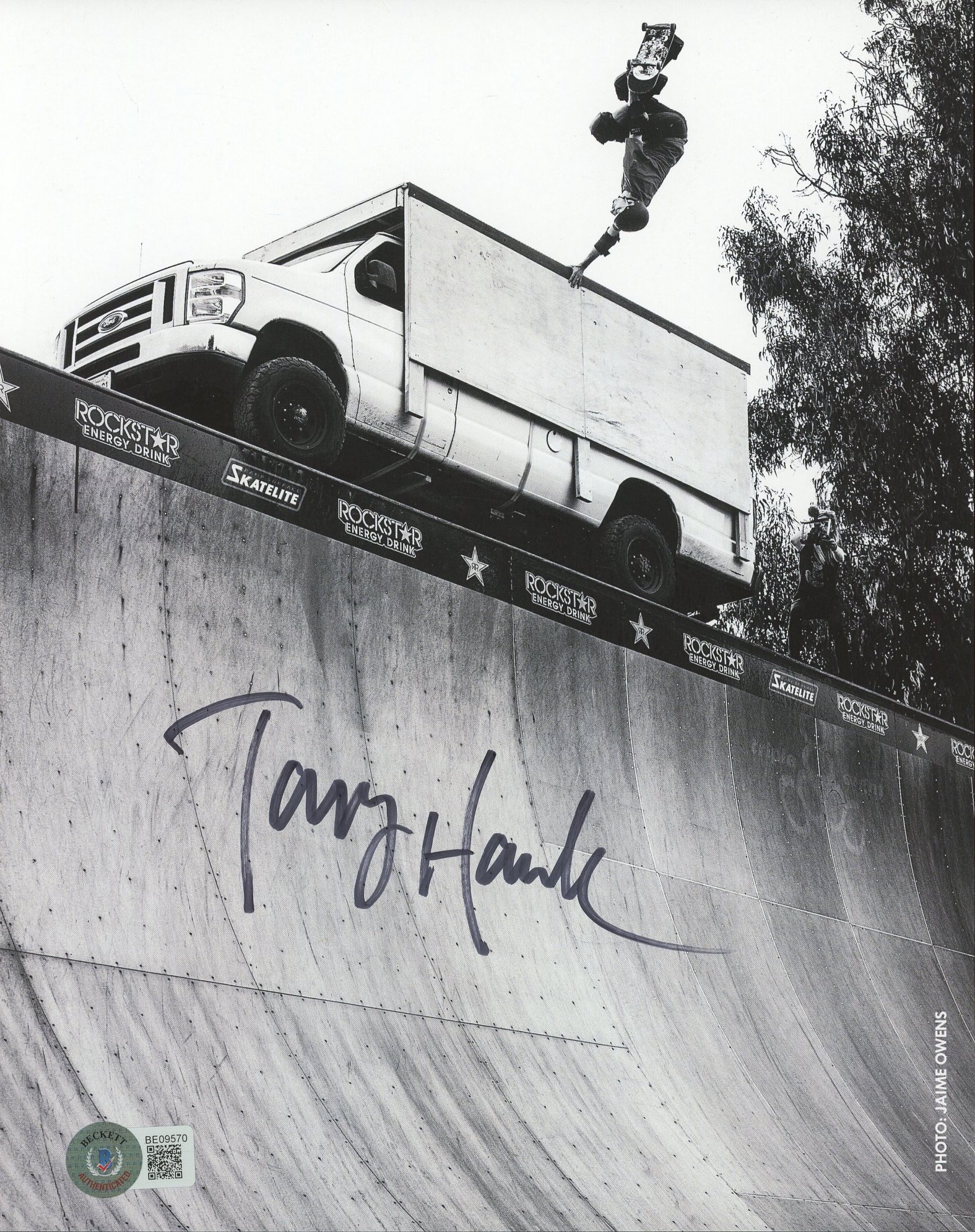 Tony Hawk Signed 8x10 Photo (Beckett) | Pristine Auction