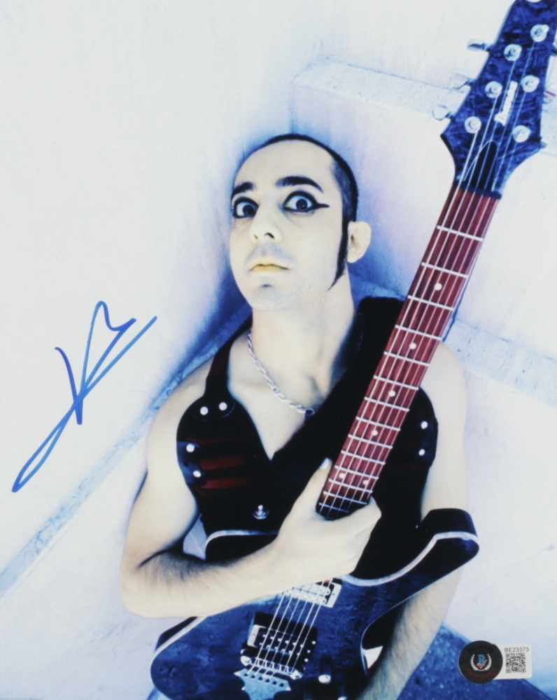 Daron Malakian Signed 8x10 Photo (Beckett) | Pristine Auction