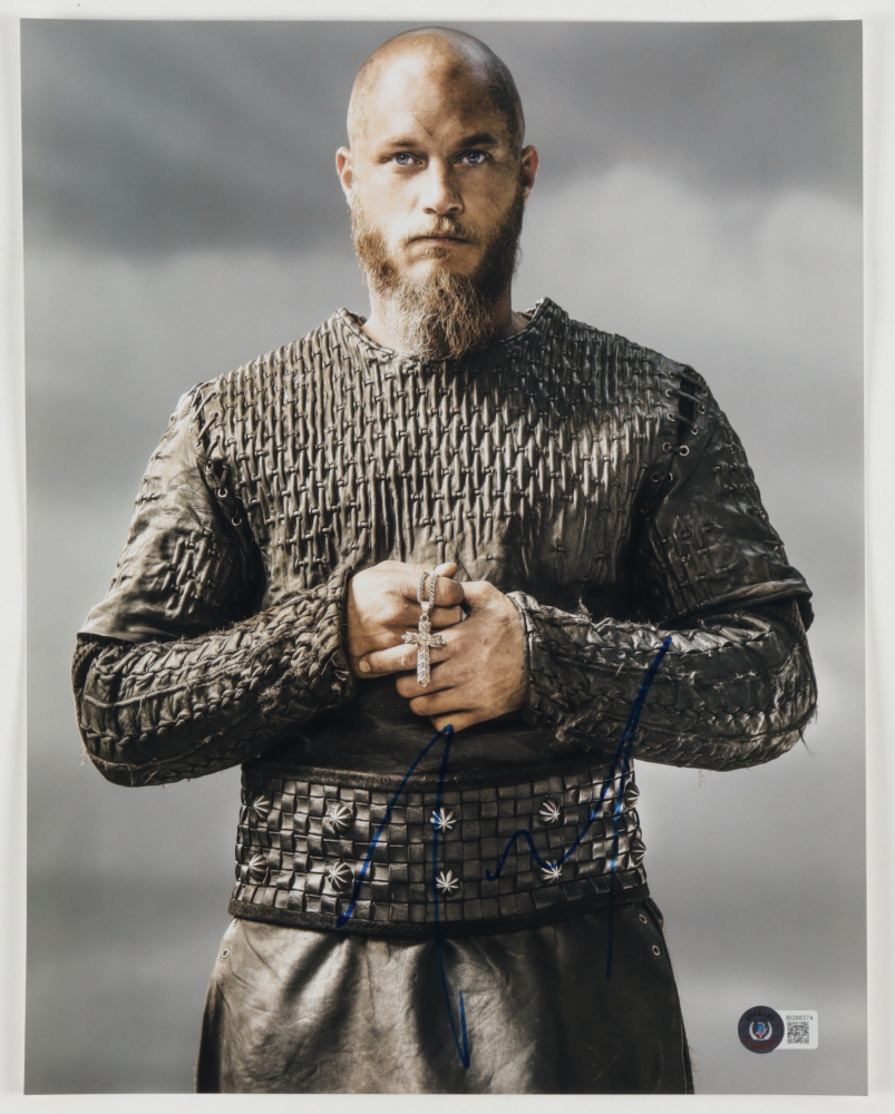 Travis Fimmel Signed "Vikings" 11x14 Photo (Beckett) | Pristine Auction