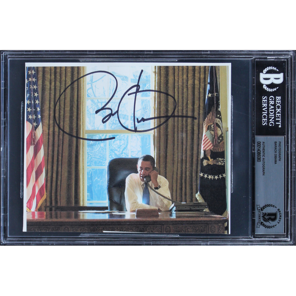 Barack Obama Signed 5.25x6.35 Photo (Beckett) | Pristine Auction