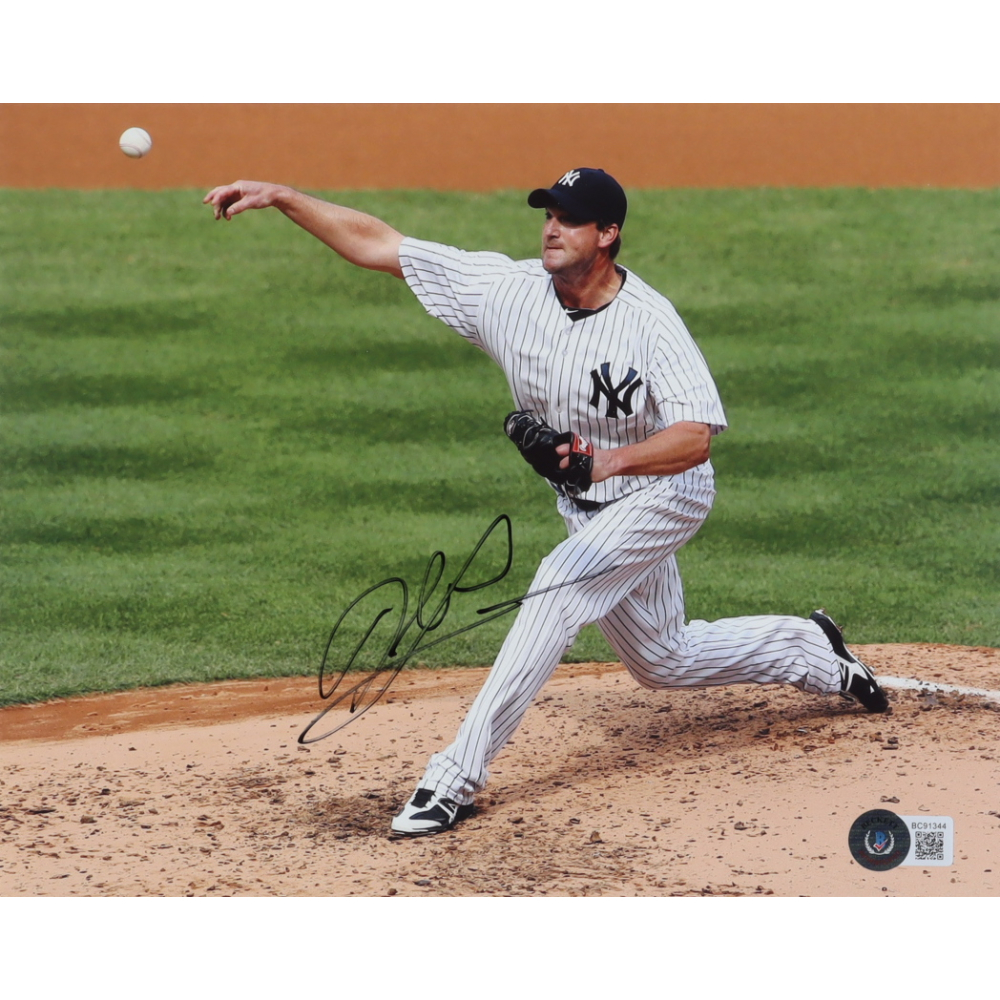 Derek Lowe Signed Yankees 8x10 Photo (Beckett) | Pristine Auction