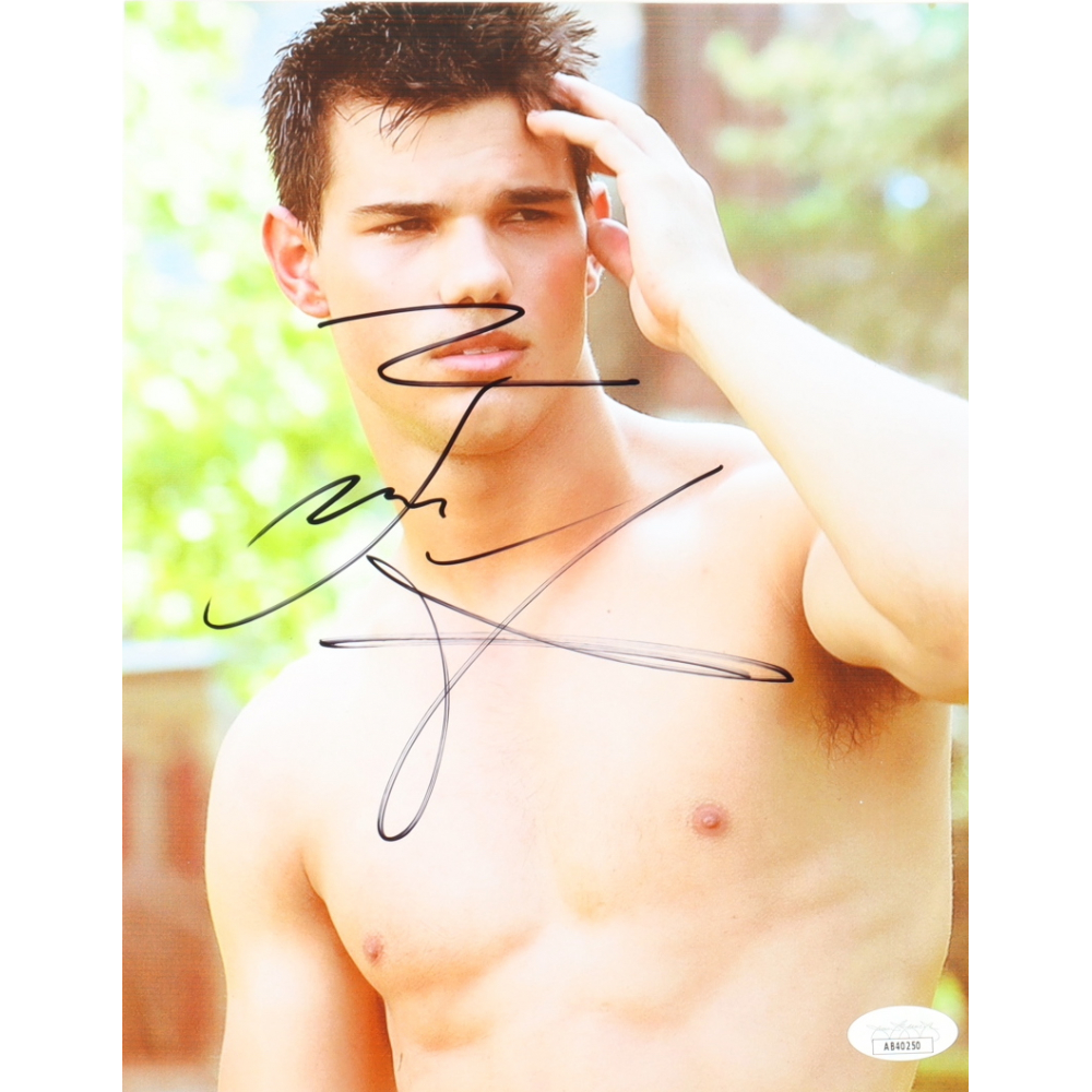 Taylor Lautner Signed 8x10 Photo (JSA) | Pristine Auction