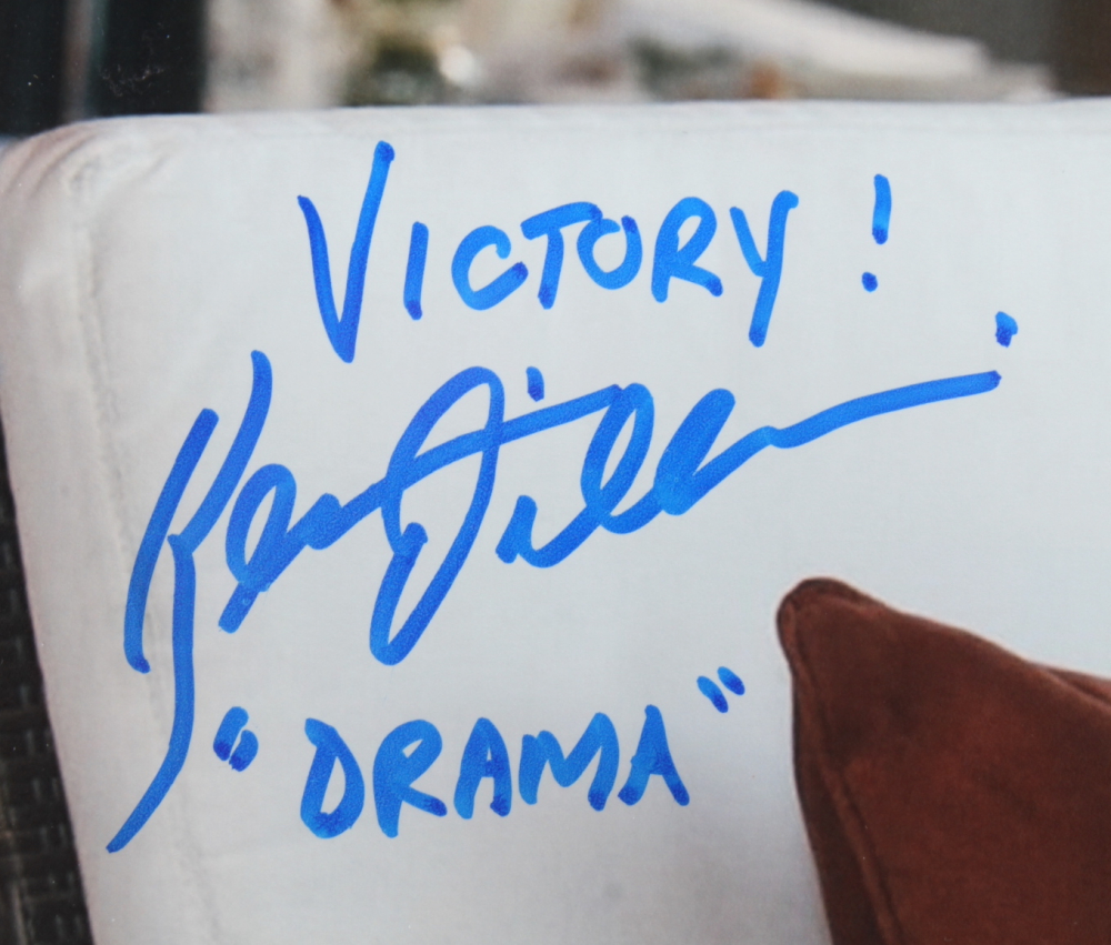 Kevin Dillon Signed "Entourage" 11x14 Photo Inscribed "Victory ...