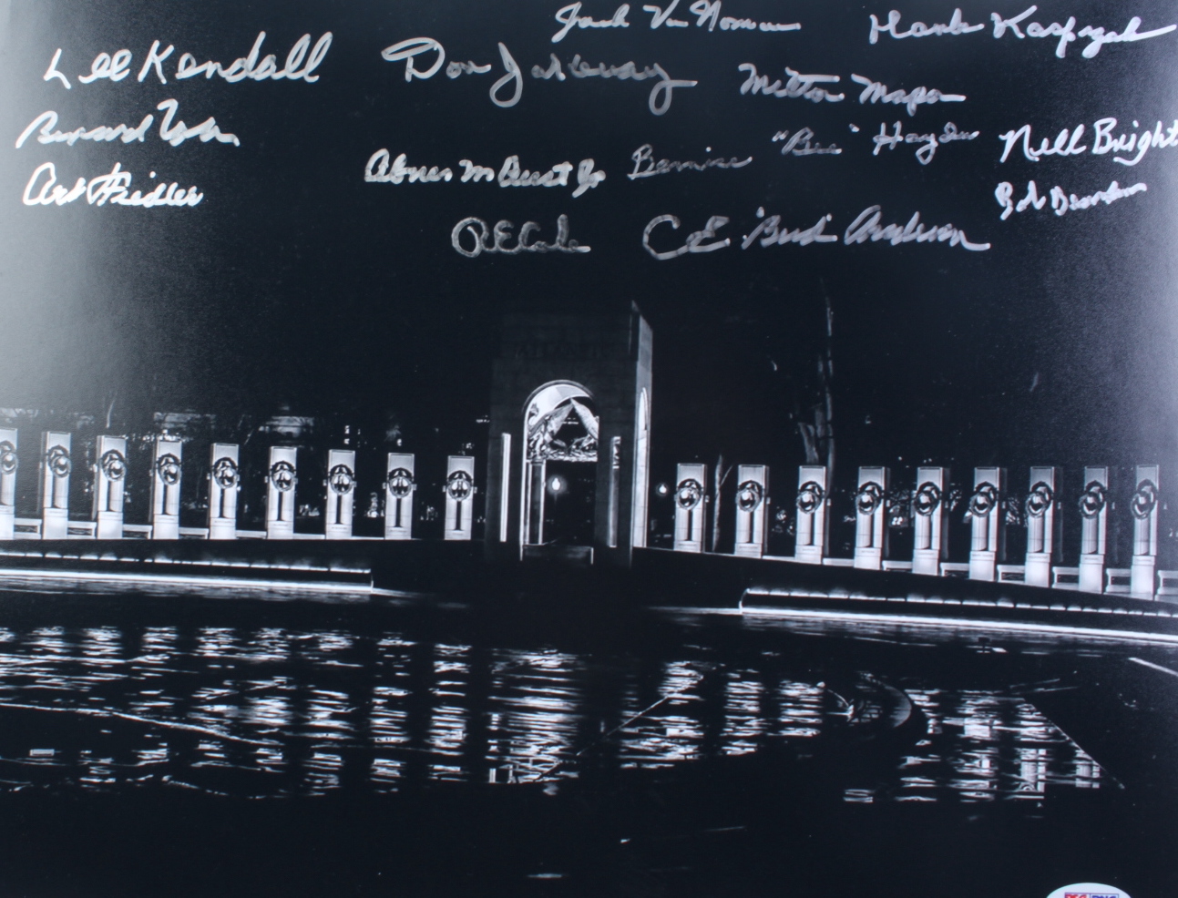 World War II Memorial 11x14 Photo Signed by (13) with Lee Kendall ...