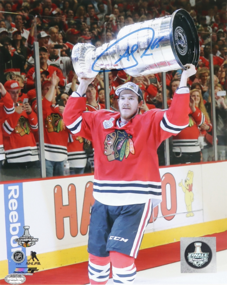 Andrew Shaw Signed Blackhawks 8x10 Photo (Schwartz) | Pristine Auction