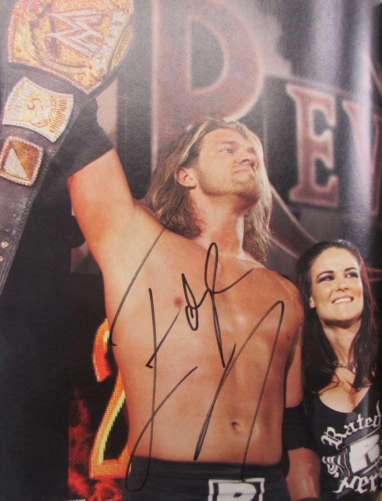 2006 WWE RAW Magazine Signed by (7) with Rob Van Dam, Ashley Massaro ...