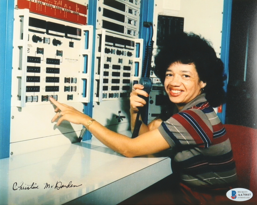 Christine Darden Signed 8x10 Photo (Beckett) | Pristine Auction