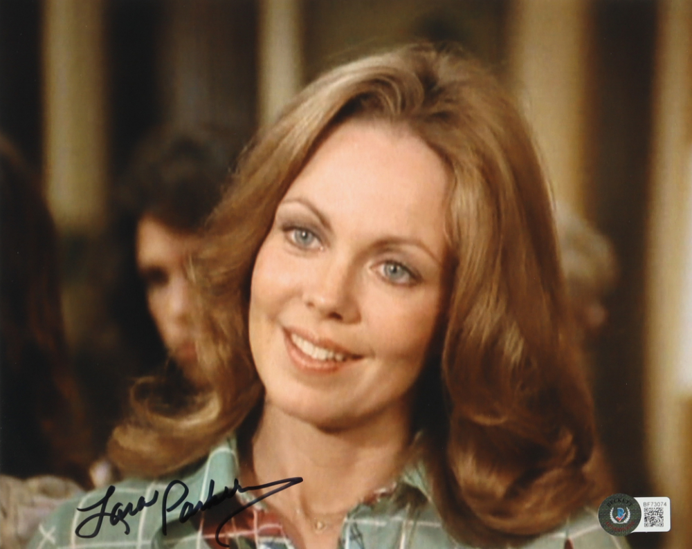 Lara Parker Signed "Dark Shadows" 8x10 Photo (Beckett) | Pristine Auction