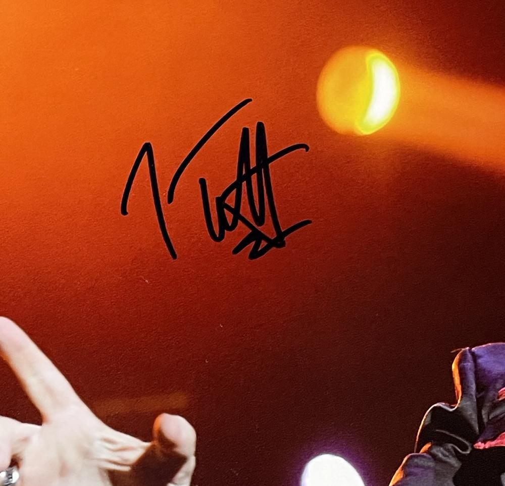 Joe Elliott Signed 11x14 Photo (JSA) | Pristine Auction