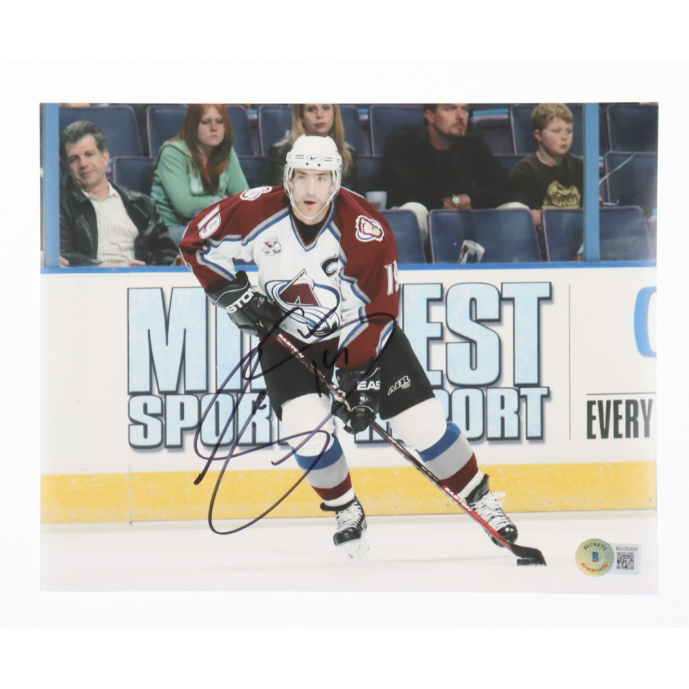 Joe Sakic Signed Avalanche 8x10 Photo (Beckett) | Pristine Auction