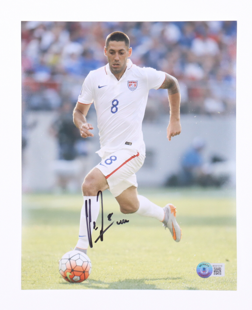 Clint Dempsey Signed Team USA 8x10 Photo Inscribed "USA" (Beckett ...