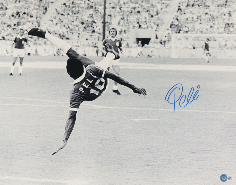 Pele Signed Team Brazil 16x20 Photo (Beckett) | Pristine Auction