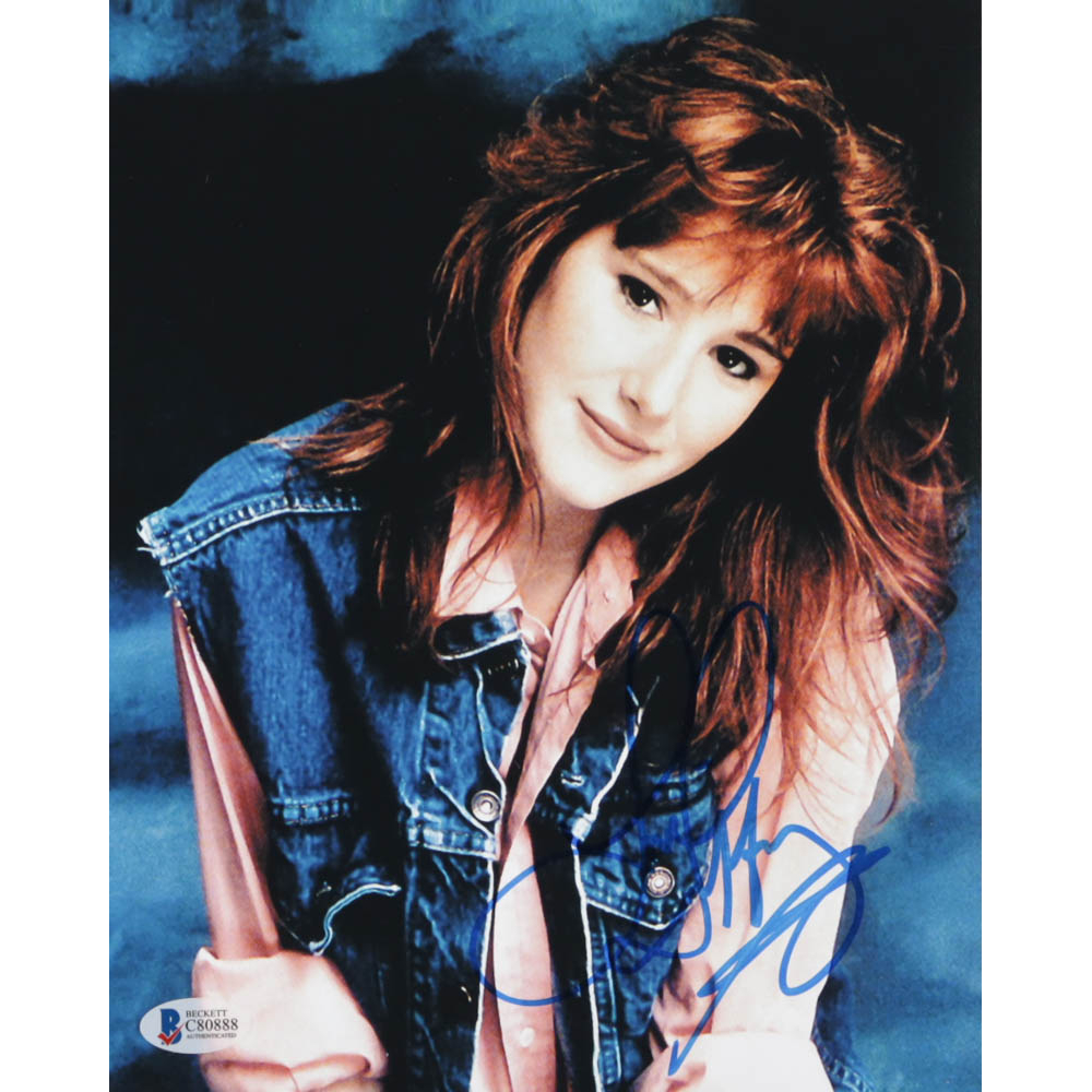 Debbie Gibson Signed 8x10 Photo (Beckett) | Pristine Auction