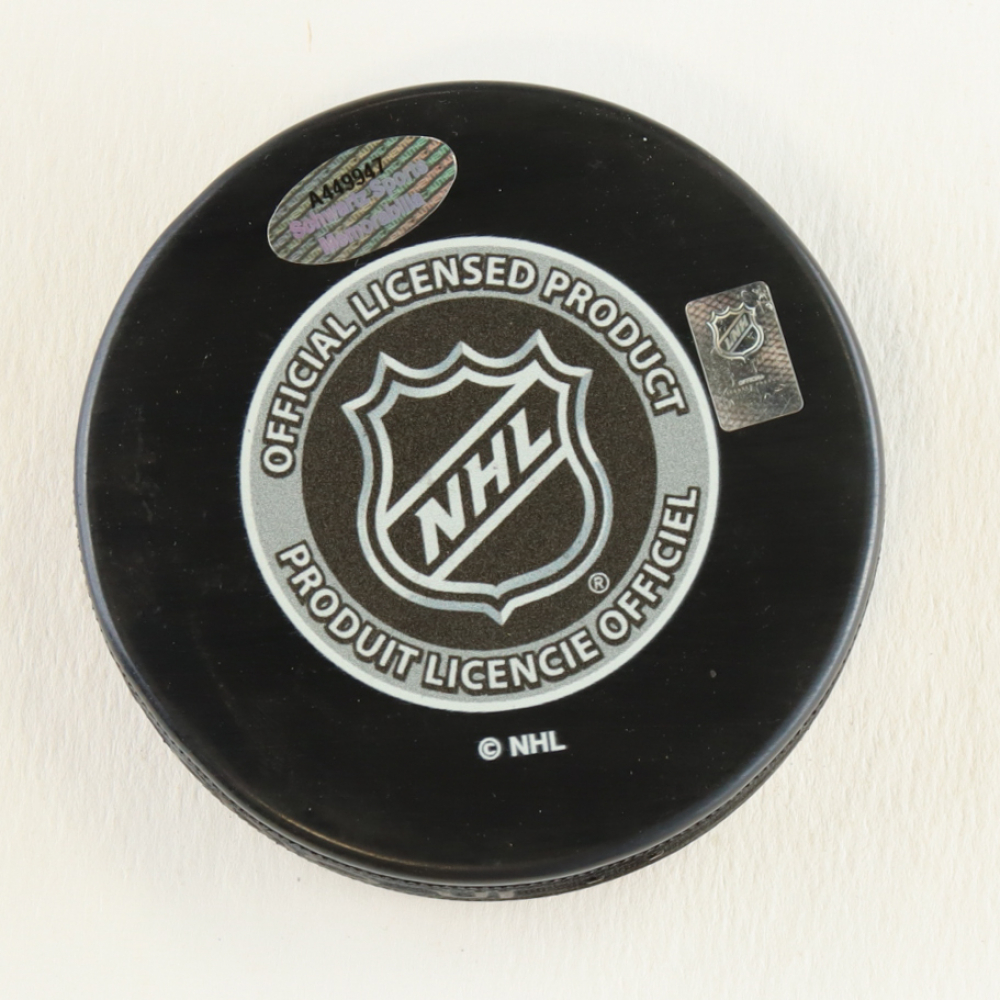 Dustin Byfuglien Signed Blackhwaks Logo Hockey Puck (Schwartz ...
