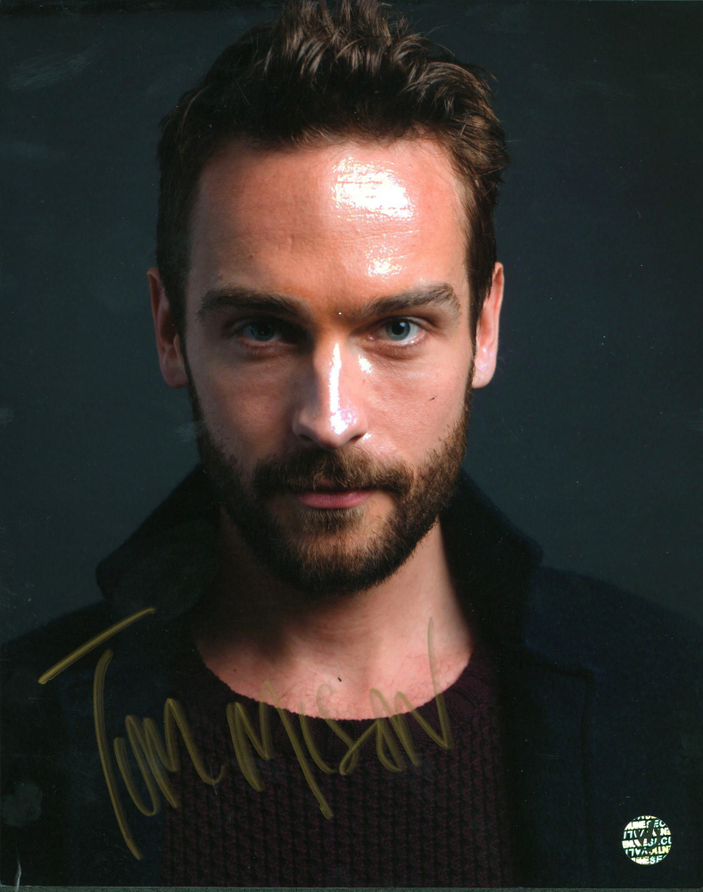 Tom Mison Signed 8x10 Photo (Wizard World) | Pristine Auction