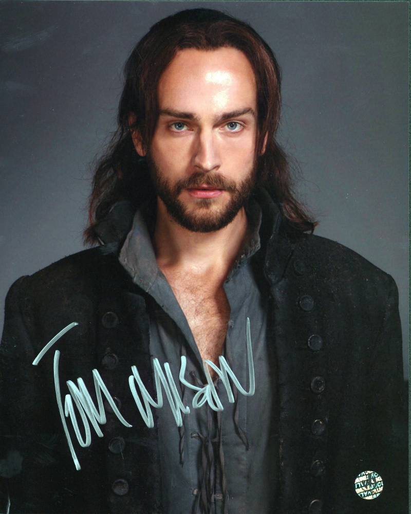 Tom Mison Signed 8x10 Photo (Wizard World) | Pristine Auction