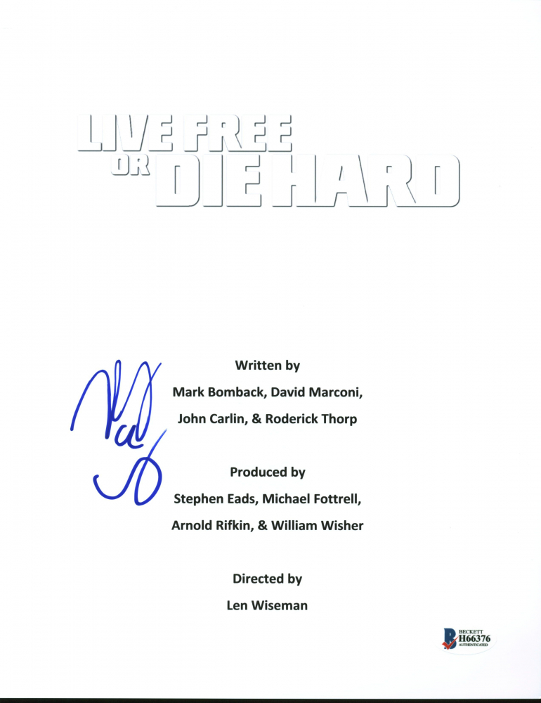 Mary Elizabeth Winstead Signed "Live Free or Die Hard" Script Cover ...