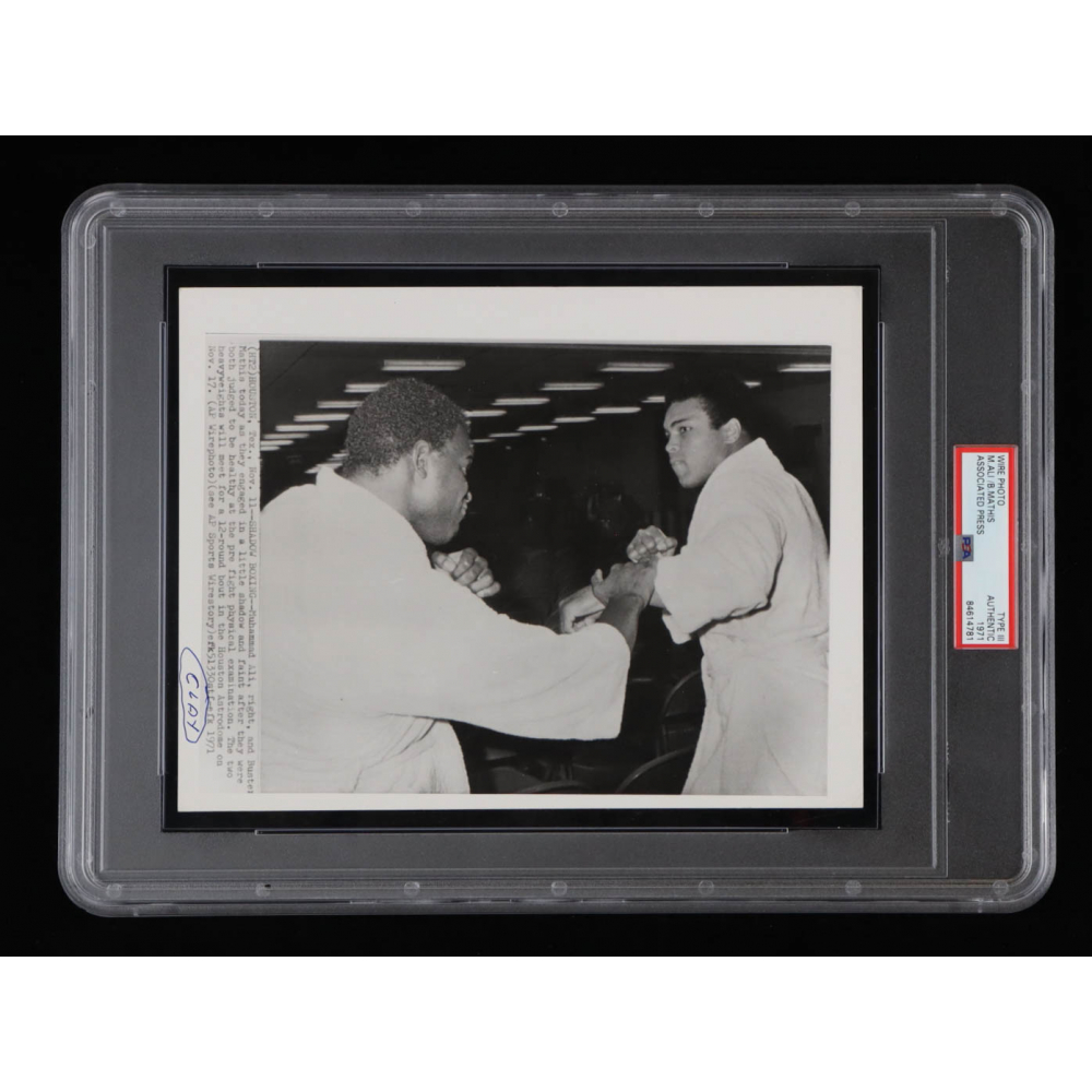 Muhammad Ali & Buster Mathis 1971 8x10 Photo (PSA) | Pristine Auction
