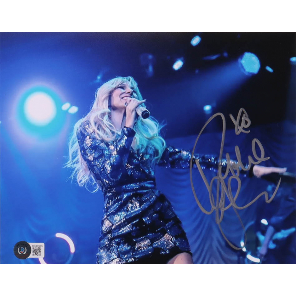 Debbie Gibson Signed 8x10 Photo (Beckett) | Pristine Auction