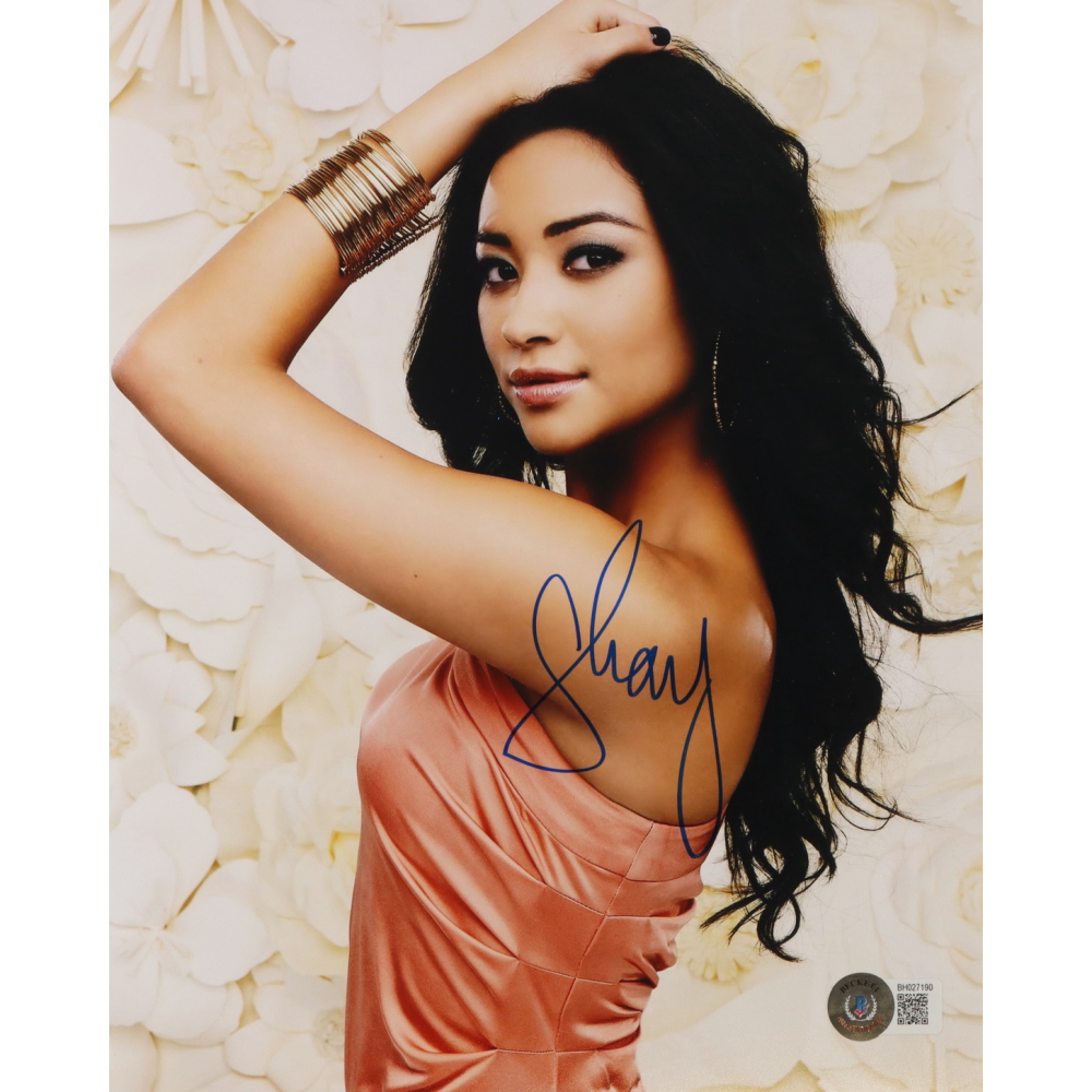 Shay Mitchell Signed 8x10 Photo (Beckett) | Pristine Auction