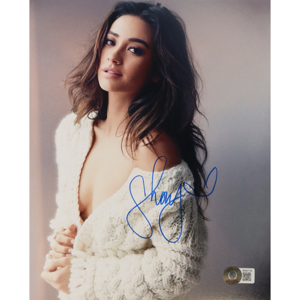 Shay Mitchell Signed 8x10 Photo (Beckett) | Pristine Auction