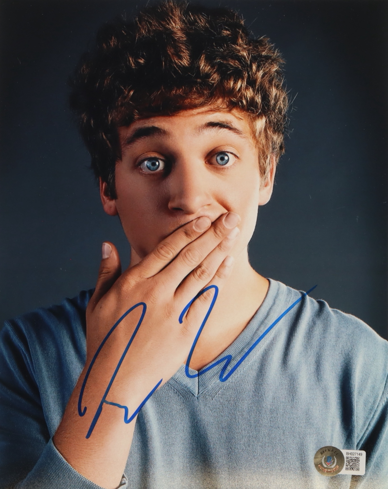 Jeremy Allen White Signed 8x10 Photo (Beckett) | Pristine Auction