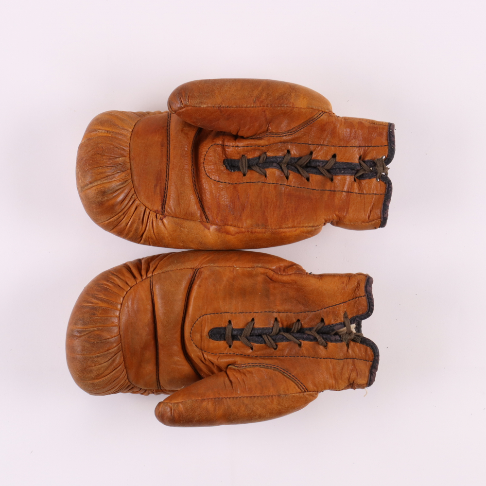 Mike Tyson Signed Vintage 1960s Vintage Leather Boxing Glove (Tyson ...