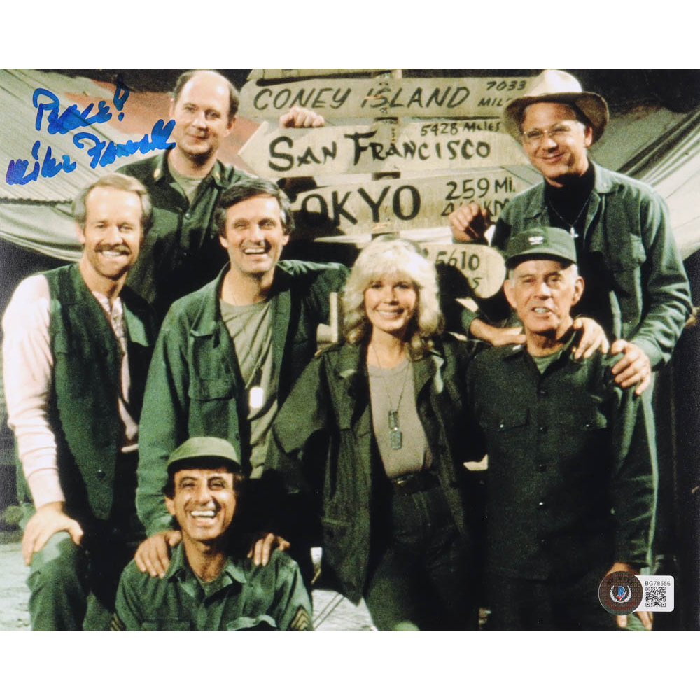 Mike Farrell Signed "M*A*S*H" 8x10 Photo Inscribed "Peace!" (Beckett ...