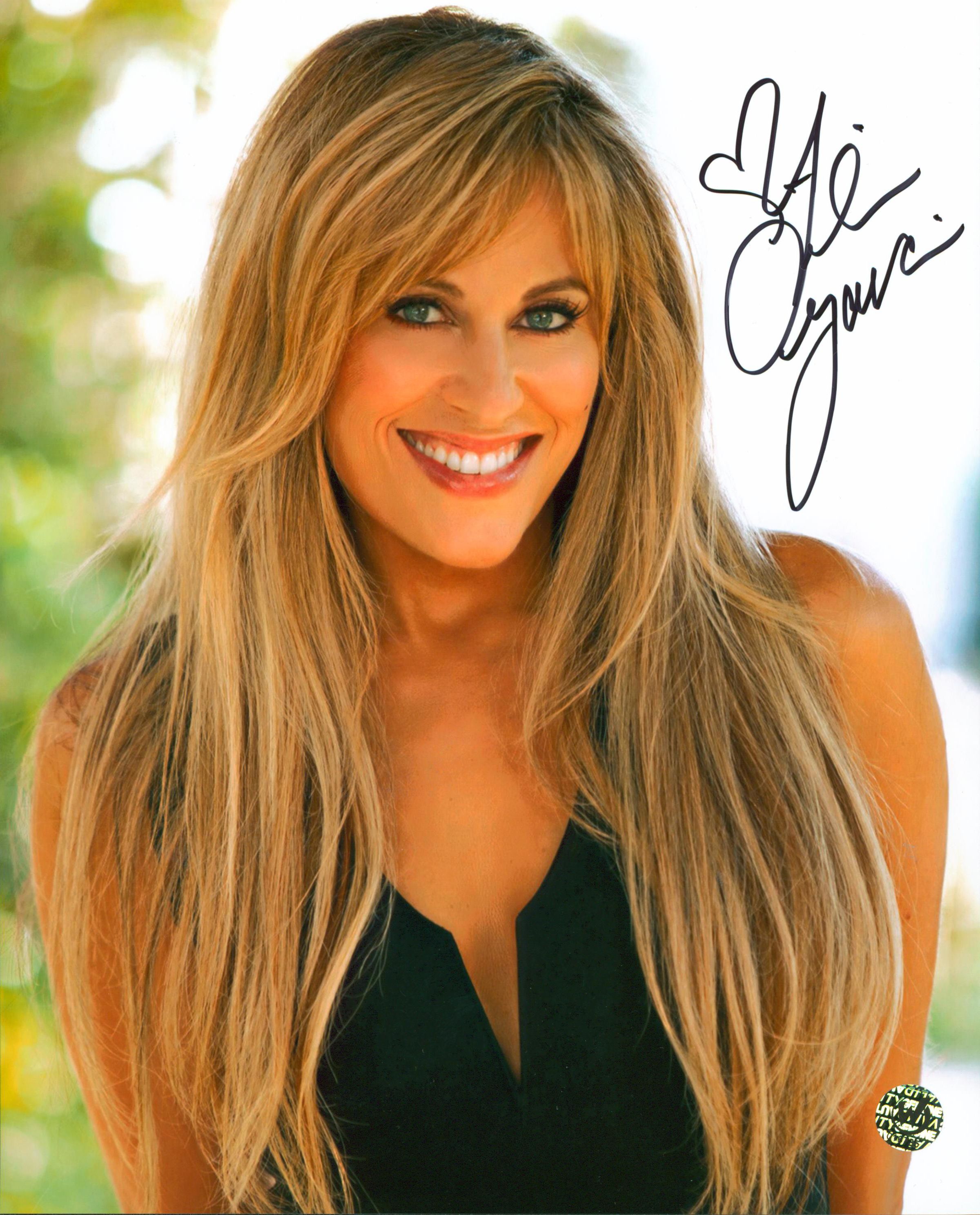 Lilian Garcia Signed WWE 8x10 Photo (Wizard World) | Pristine Auction