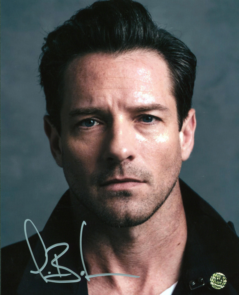 Ian Bohen Signed 8x10 Photo (Wizard World) | Pristine Auction