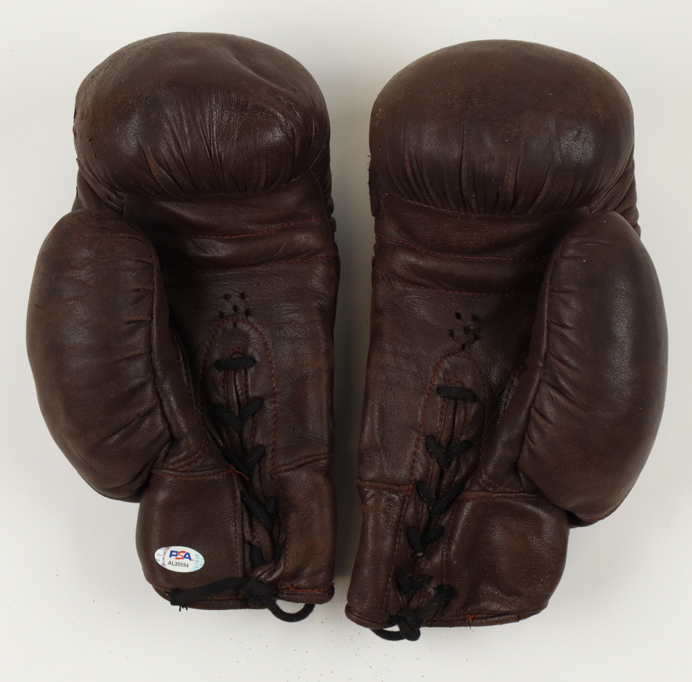 Mike Tyson Signed Vintage 1960's Vintage Leather Boxing Glove (Tyson ...