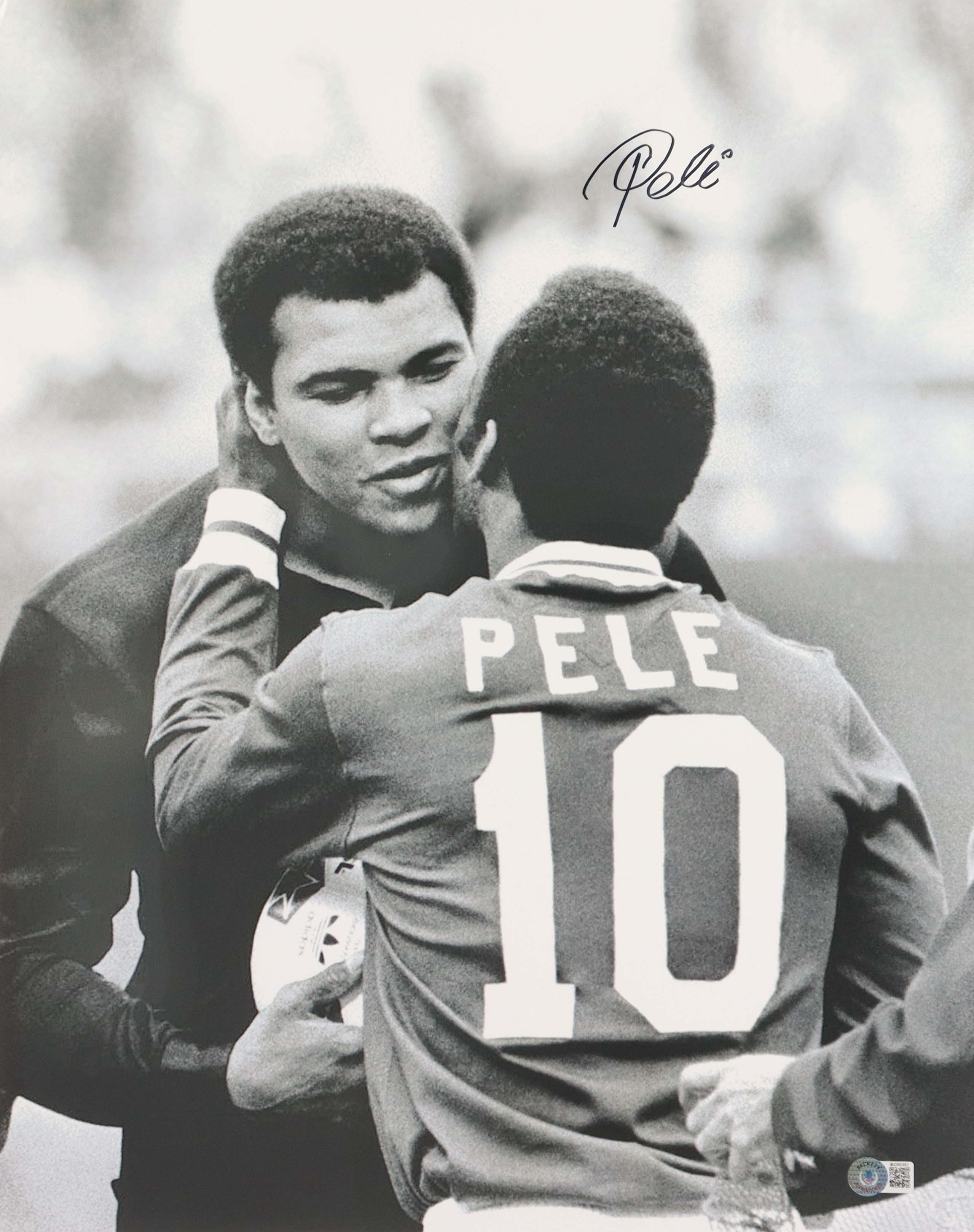 Pele Signed Brazil 16x20 Photo (Beckett) | Pristine Auction