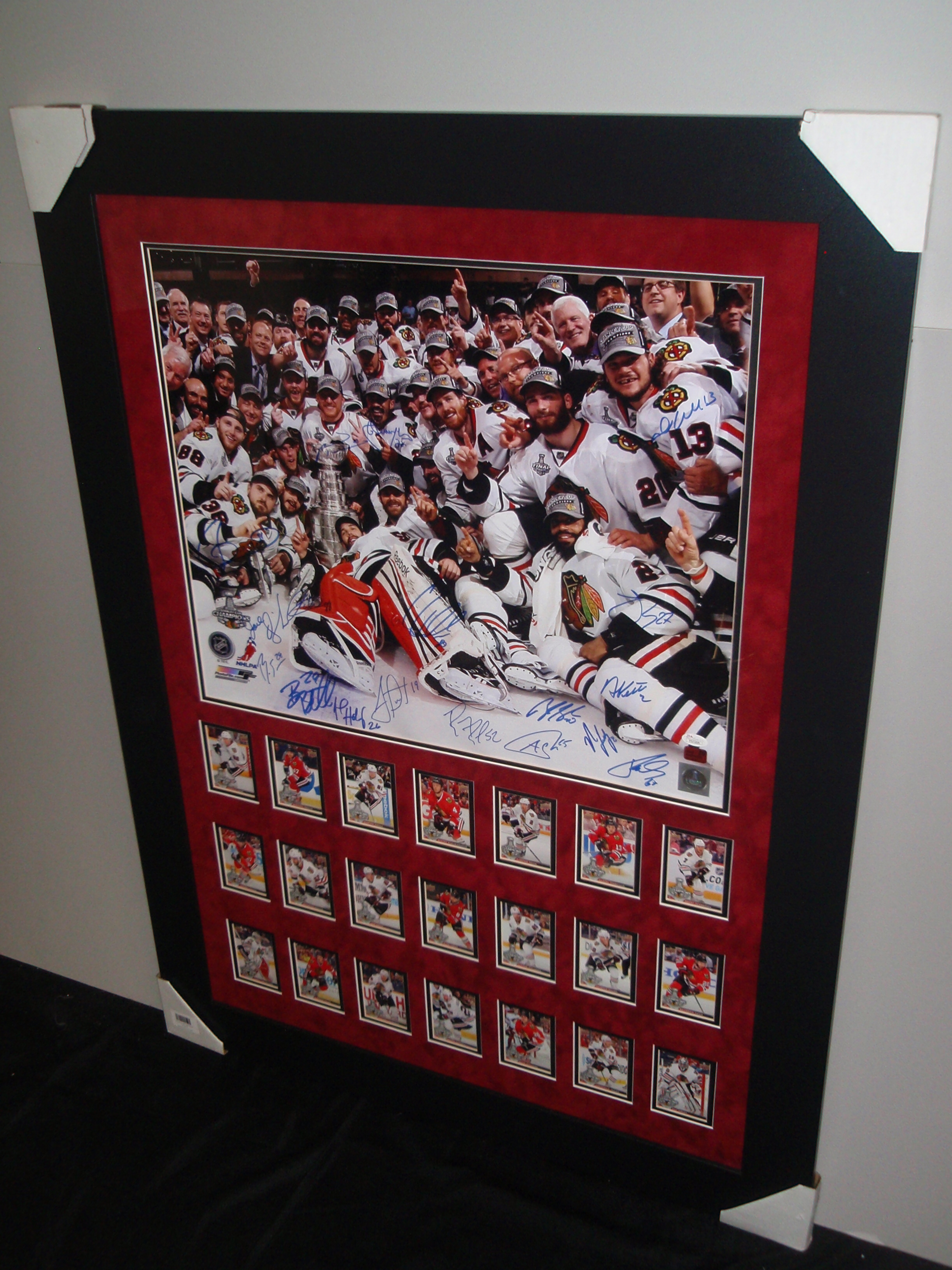 2012-13 Chicago Blackhawks 31x43 Custom Framed Photo Team-Signed by (18 ...