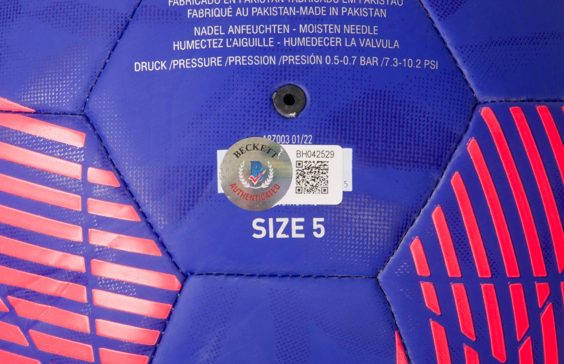 Karim Benzema Signed Soccer Ball (Beckett) | Pristine Auction