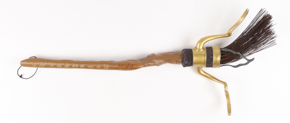 Daniel Radcliffe Signed Firebolt Replica Quidditch Broom (Beckett ...