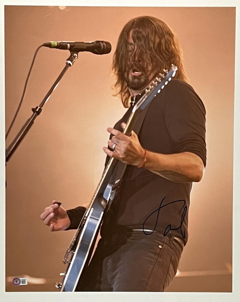 Dave Grohl Signed Foo Fighters 16x20 Photo (Beckett) | Pristine Auction