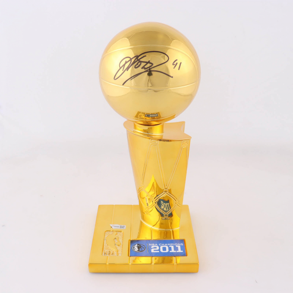 Dirk Nowitzki Signed Mavericks Trophy (Fanatics) | Pristine Auction