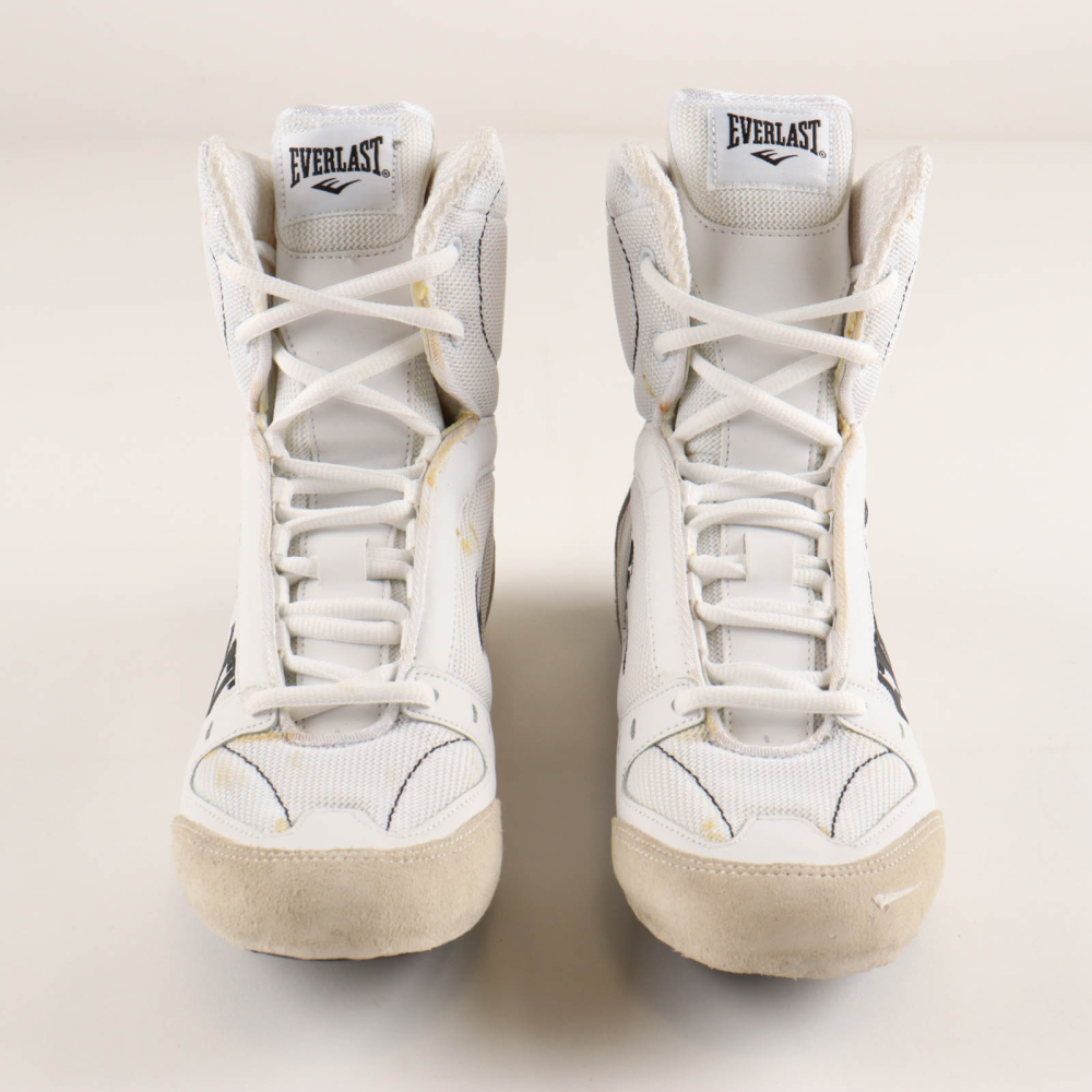 Mike Tyson Signed Everlast Boxing Boot (PSA & Tyson) | Pristine Auction