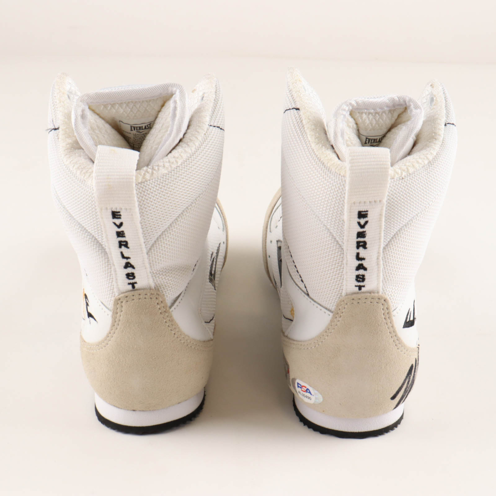 Mike Tyson Signed Everlast Boxing Boot (PSA & Tyson) | Pristine Auction